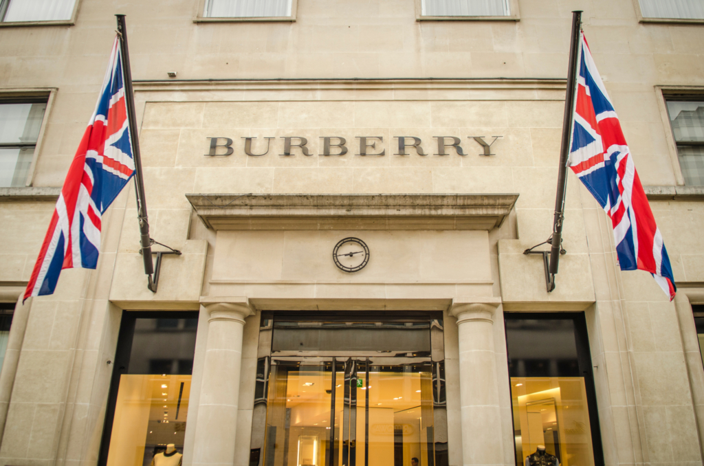 NHS: «Дайте нам телефон Burberry» - ZIMA Magazine
