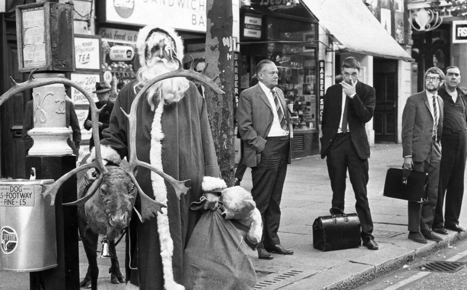 Their mores. British habits: why celebrate Christmas so early - ZIMA ...