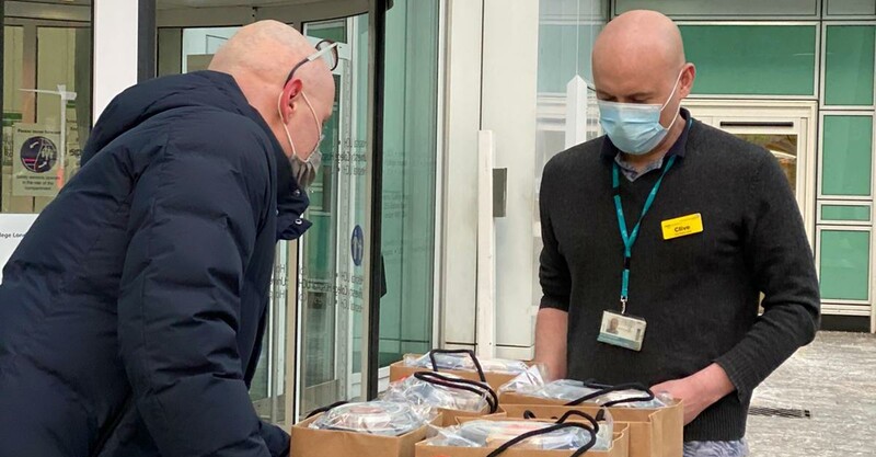 ZIMA Russian Restaurant накормил медовиками отделение интенсивной ...